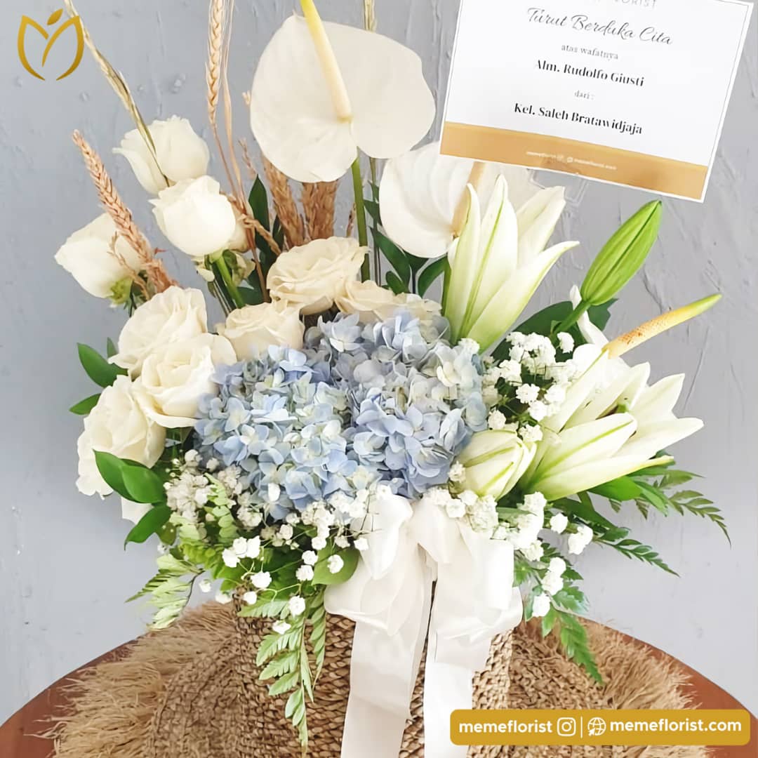 Tips Mengganti Air untuk Vas Bunga, Air Dingin atau Hangat?