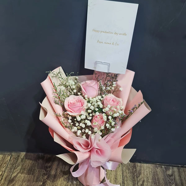 25 Ucapan Romantis Buket Bunga, Bikin Pacar Makin Sayang